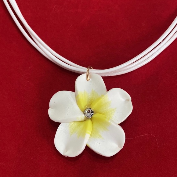 Jewelry | 618 Hawaiian Flower Necklace Plumeria Frangipani White Yellow ...